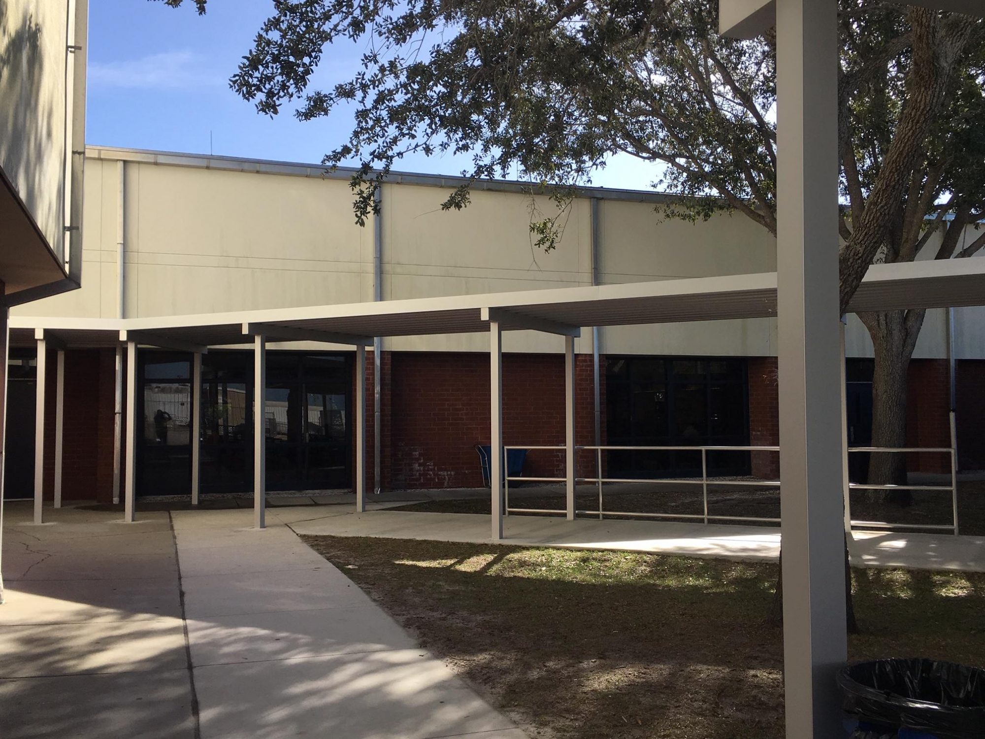 Lehigh Senior High School Café Pavilion - Christel Construction